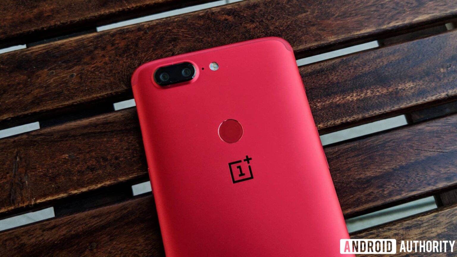 OnePlus 5T Lava Red Edition comes to North America and Europe (Update ...