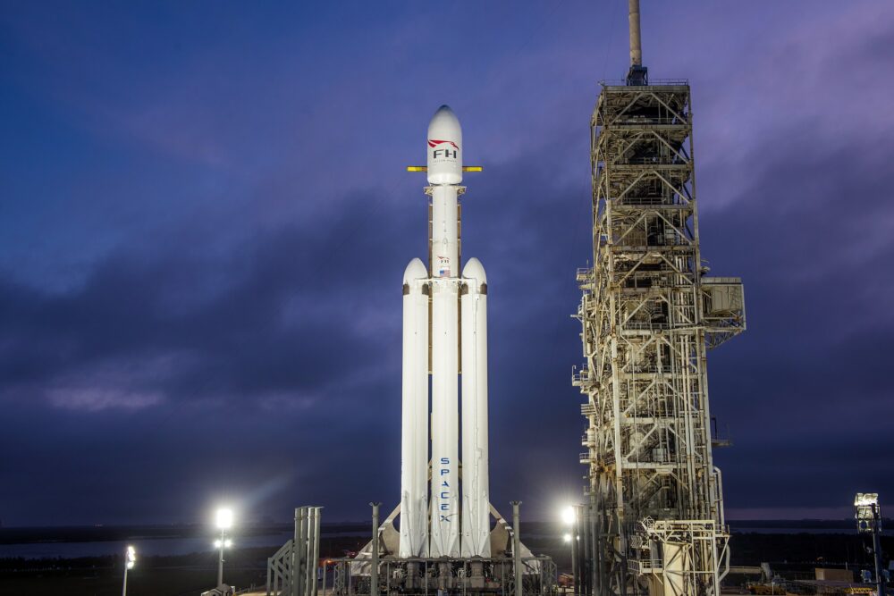 SpaceX fans, here are 30 hi-res wallpapers for your phone or PC ...