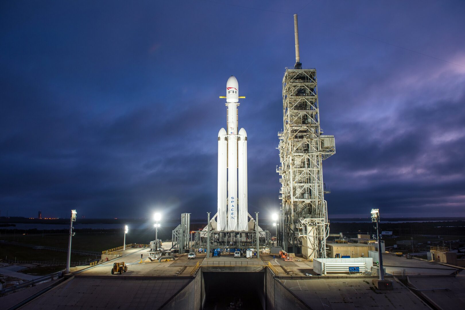 SpaceX fans, here are 30 hi-res wallpapers for your phone or PC ...