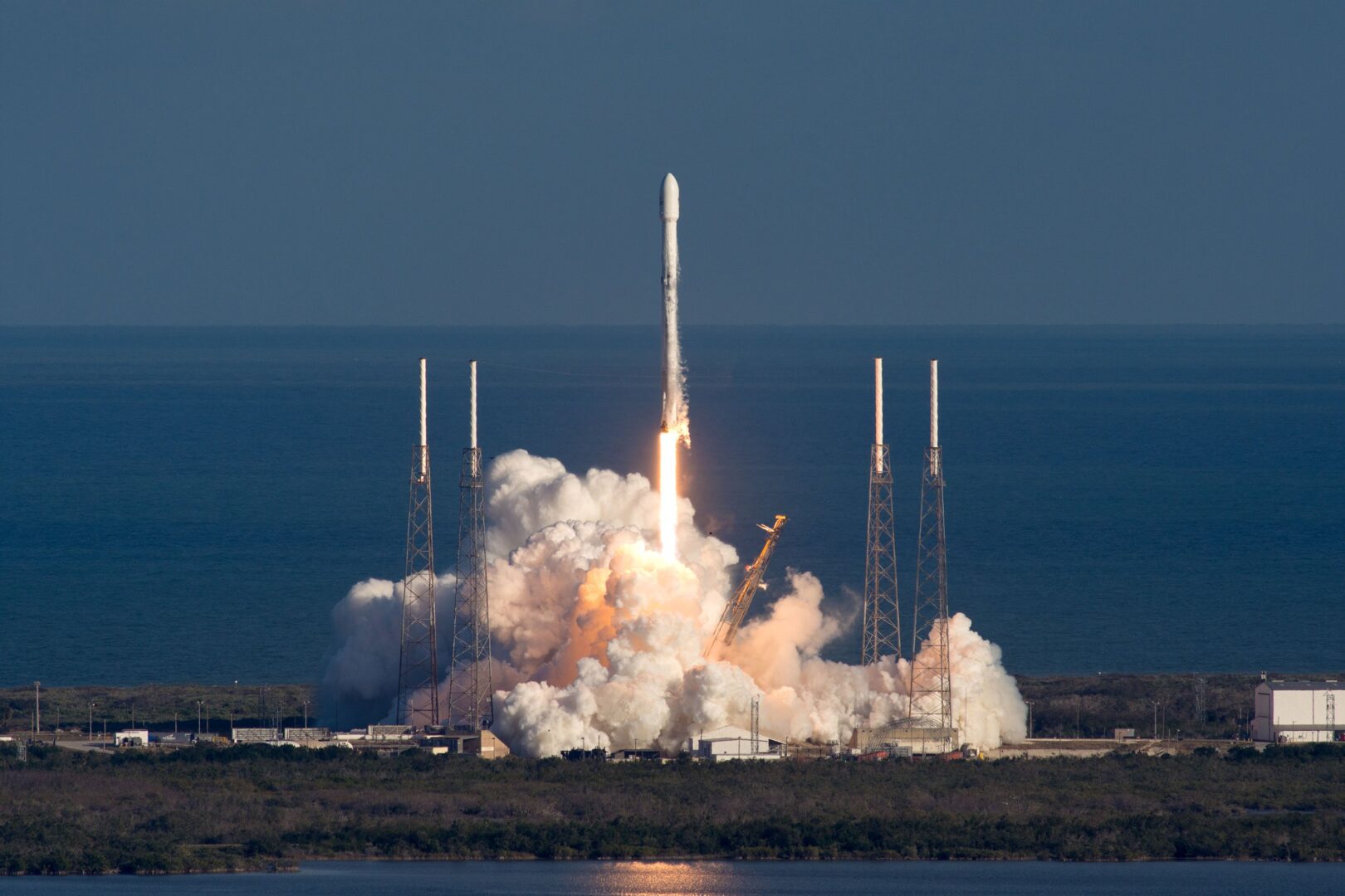 SpaceX fans, here are 30 hi-res wallpapers for your phone or PC ...