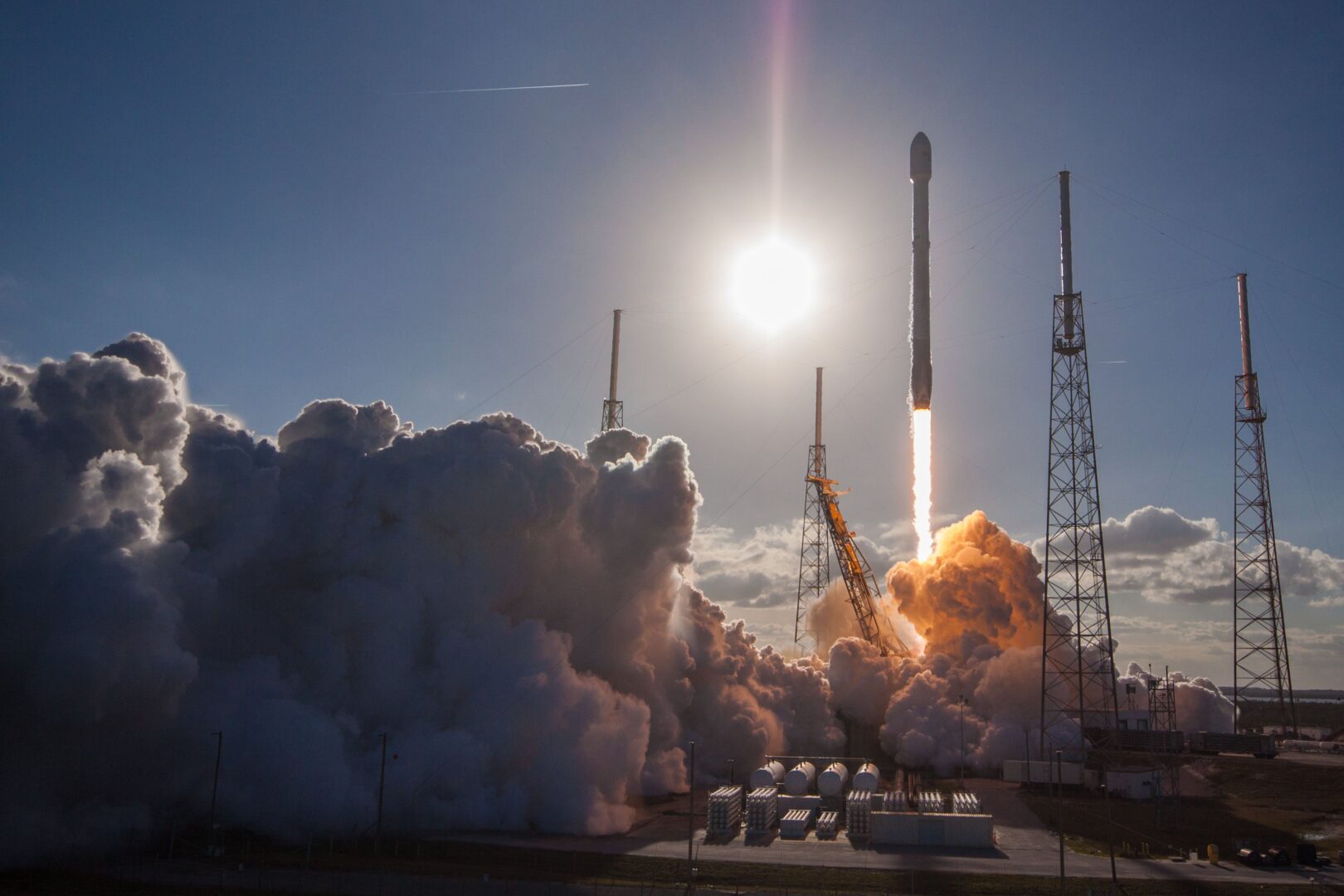 SpaceX fans, here are 30 hi-res wallpapers for your phone or PC ...