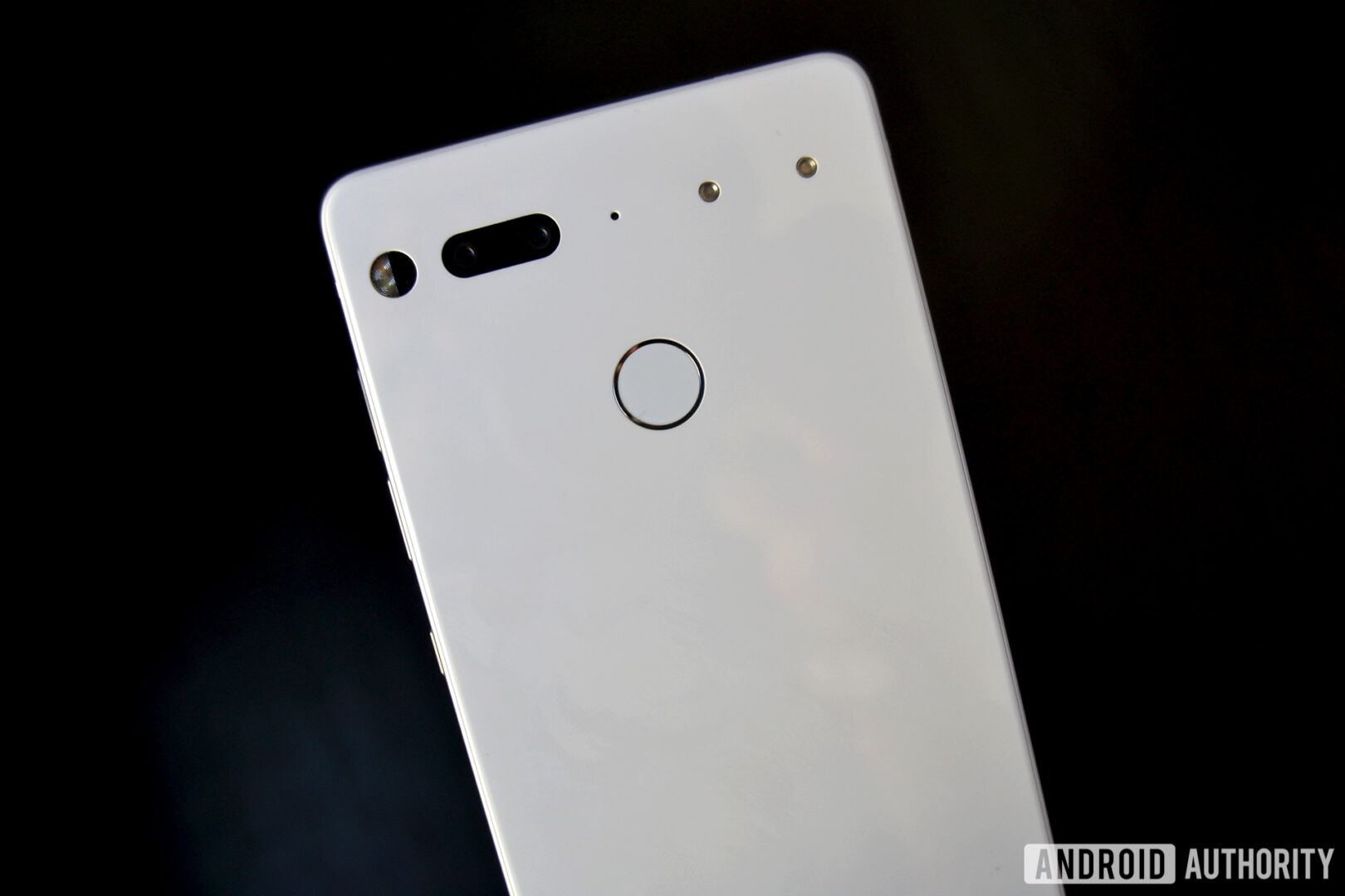 New Essential Phone international shipments: UK, France, and Japan