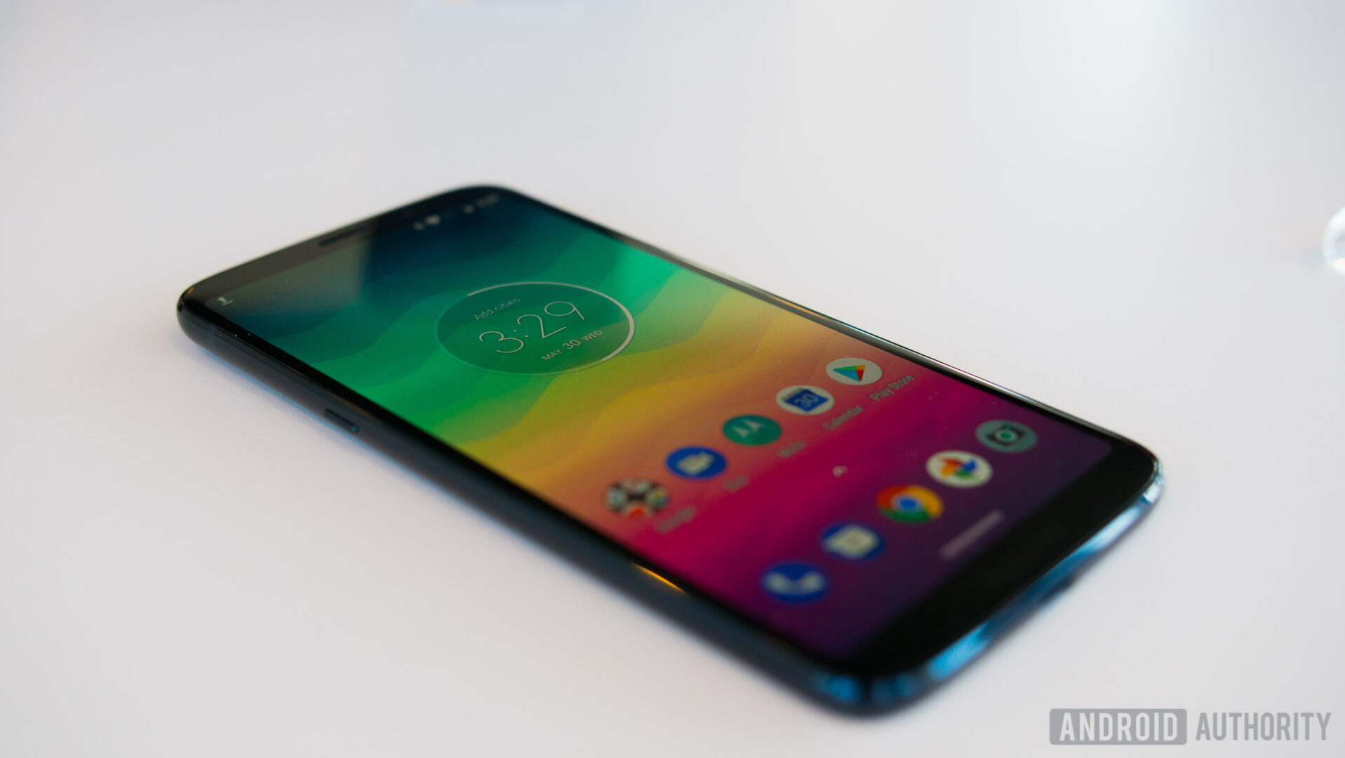 Moto Z3 Play hands-on: Dual cameras meet Moto Mods