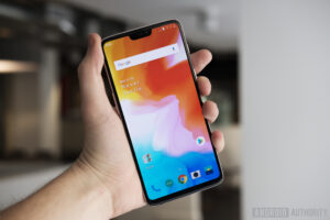 OnePlus 6 proves to be a tough cookie in JerryRigEverything durability test