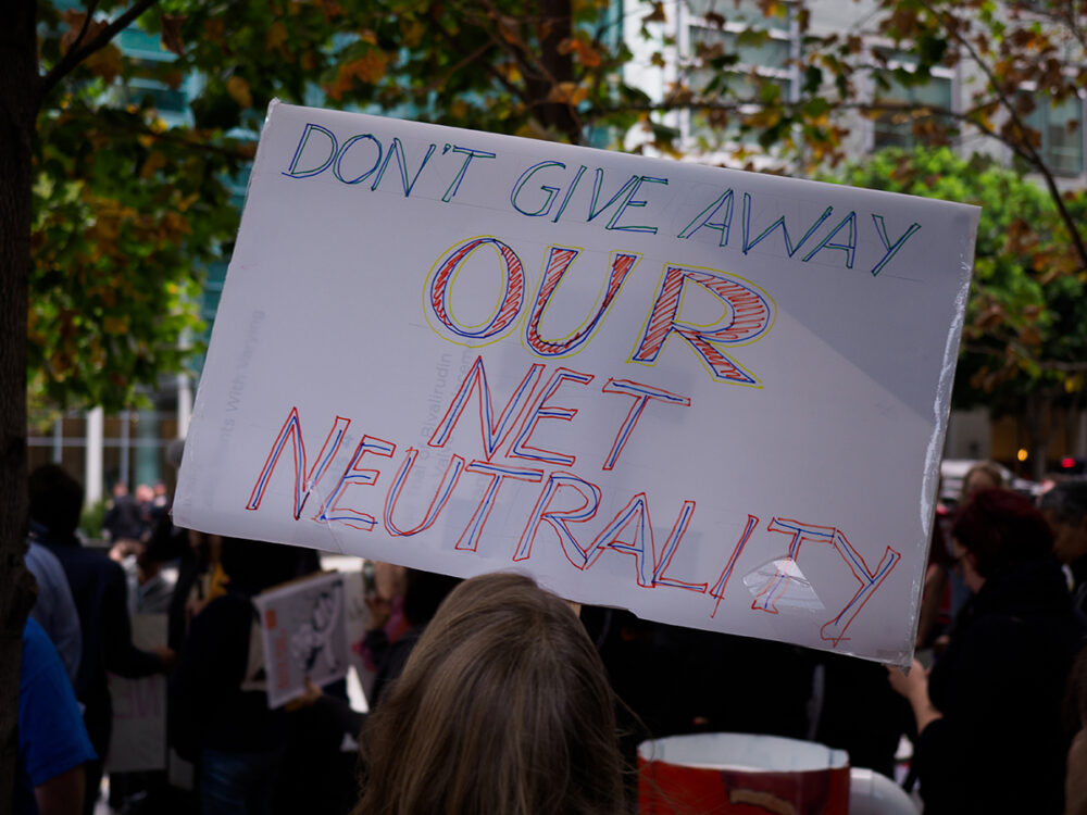 California Senate defies FCC ruling, passes its own Net Neutrality bill