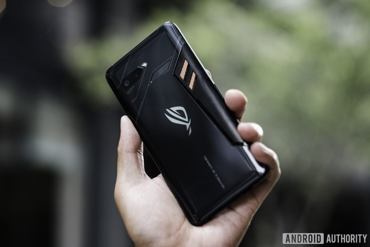 ASUS ROG Phone is now available in the US, starts at $900