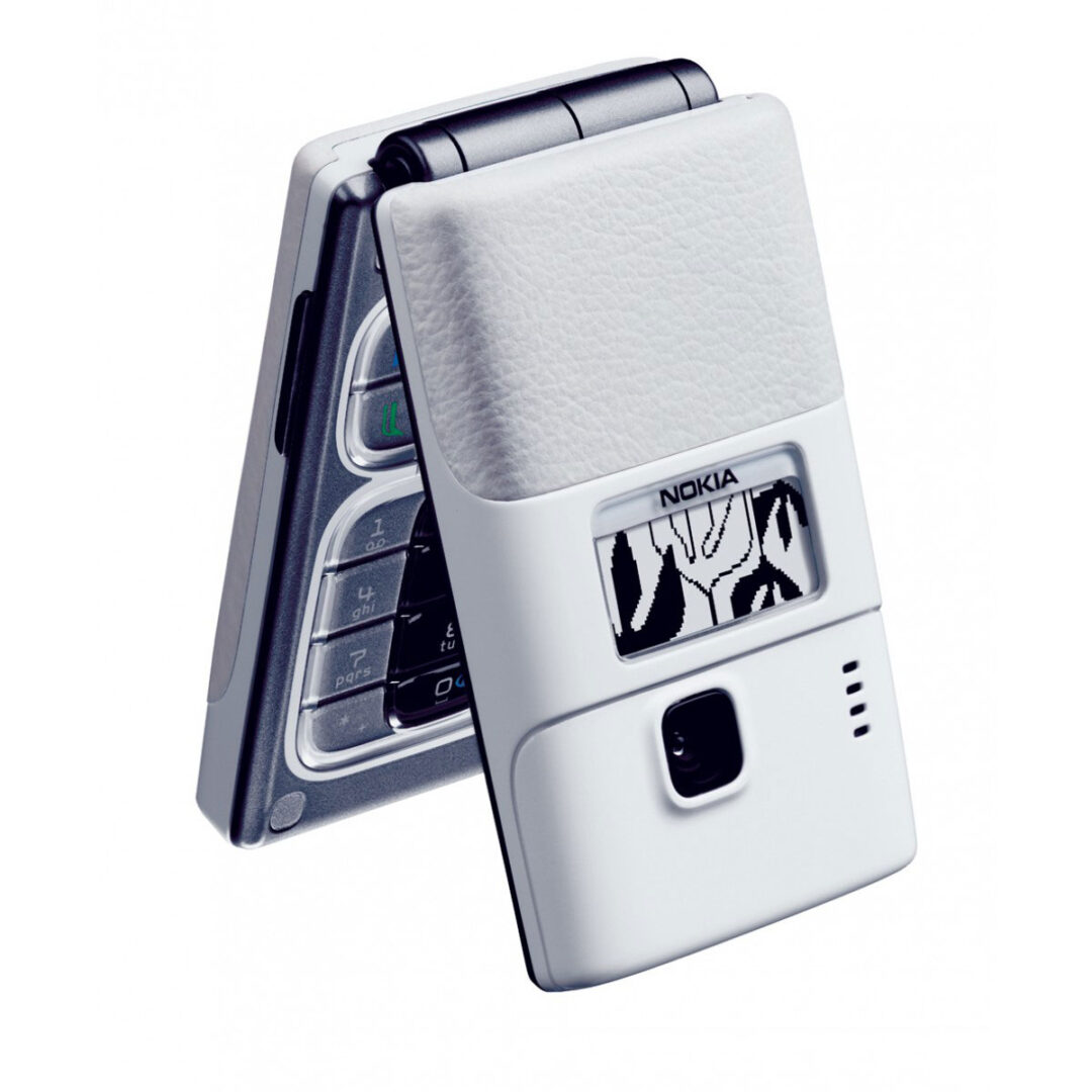 Taking a look at the Motorola Razr V3 on its 14-year anniversary