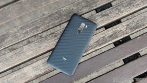 Xiaomi Mi 9 vs POCOphone F1 quick look - Android Authority