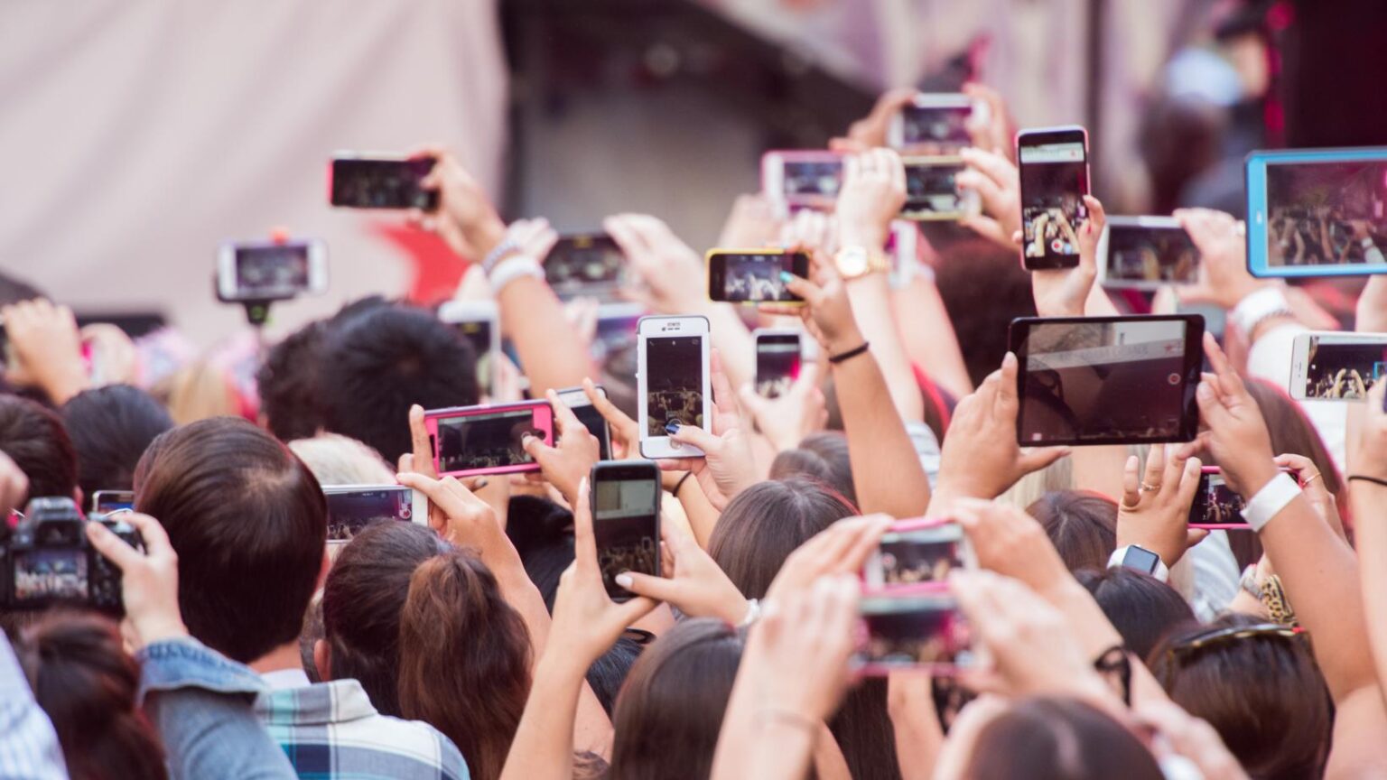 Phones at concerts: If the artist says ‘no phones,’ then put it away