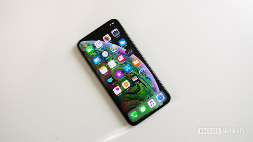 Apple tipped to offer triple camera on 2019 iPhone, 3D cameras next year