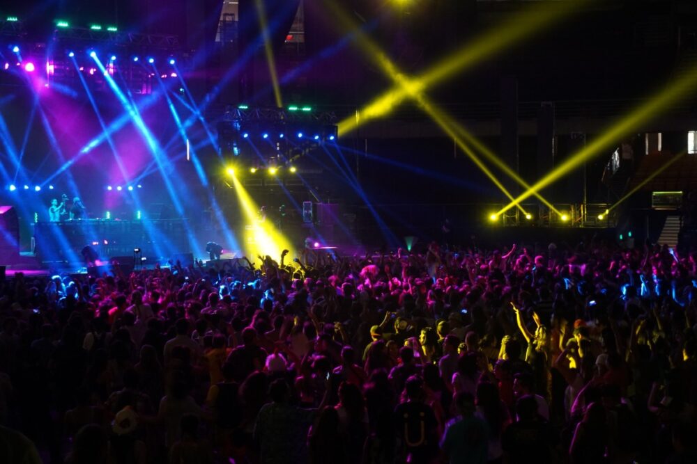 Phones at concerts: If the artist says ‘no phones,’ then put it away