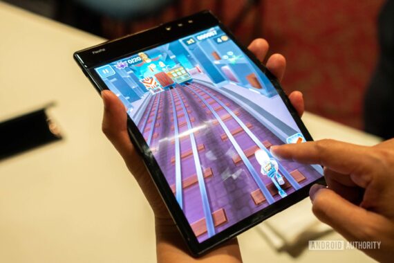 Hands-on with the world's first foldable smartphone (Video) - Android ...