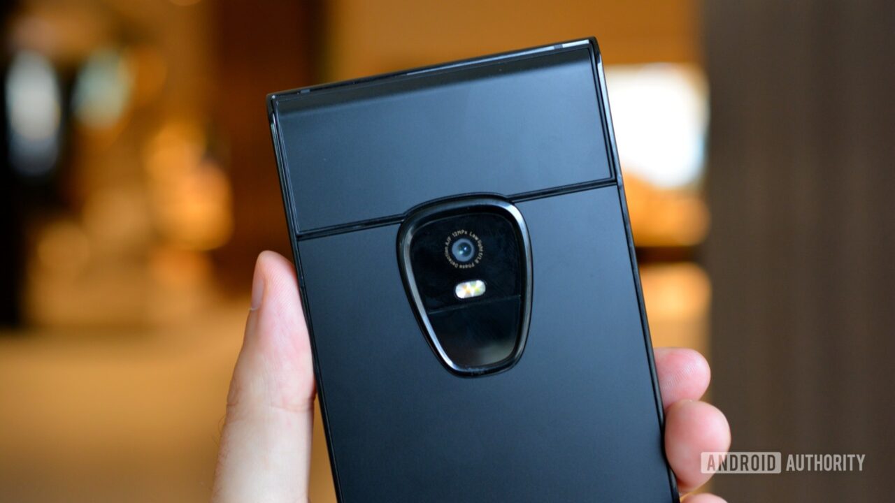 The crazy SIRIN LABS Finney phone officially launches for $999: Here ...