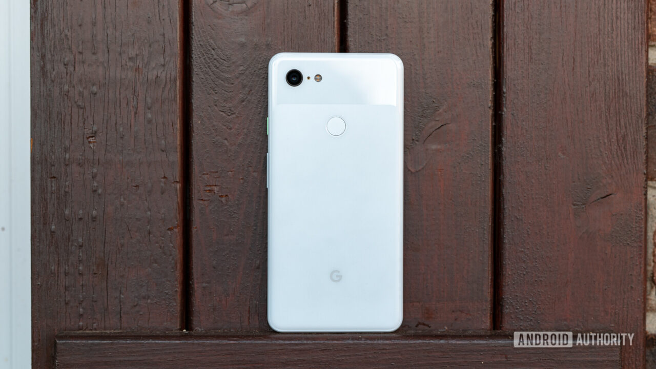 Pixel 3 owners are reporting swollen batteries, damaged rear covers