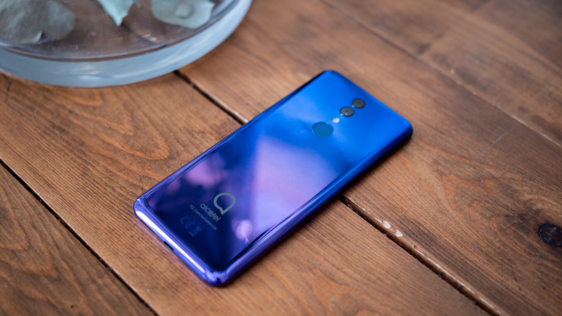 Alcatel 3 review: Extremely average - Android Authority