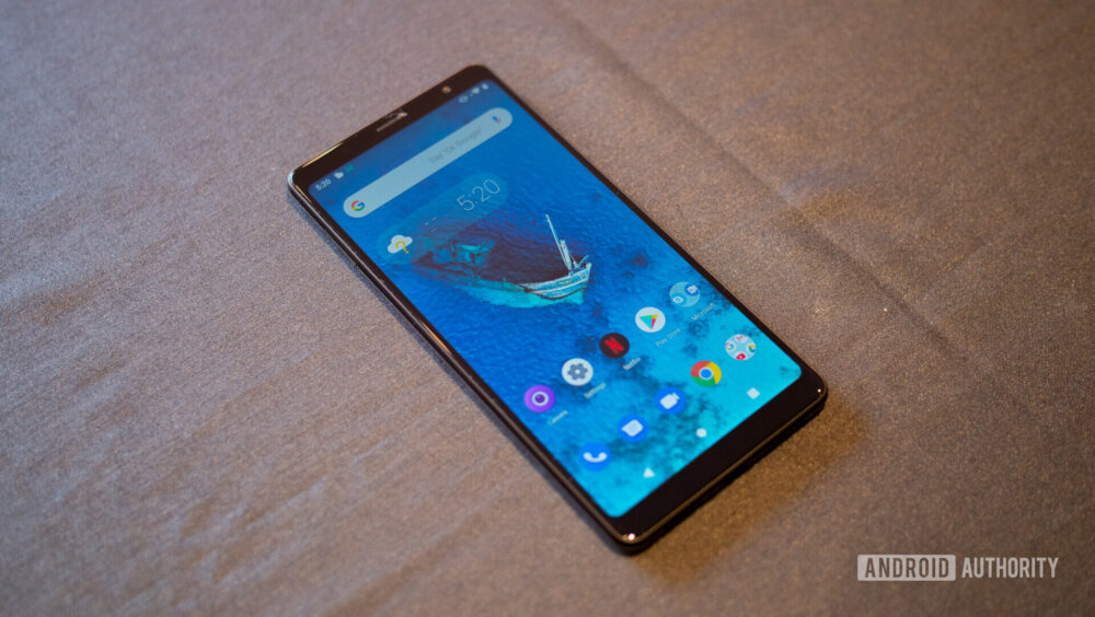 Lenovo Tab V7 hands-on: return of the phablet