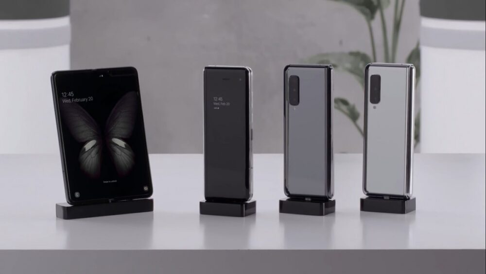 Samsung Galaxy Fold shown off in Samsung's hands-on video