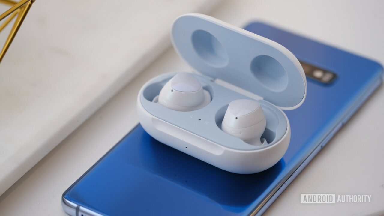 Samsung Galaxy Buds vs Apple AirPods (2019) - Android Authority