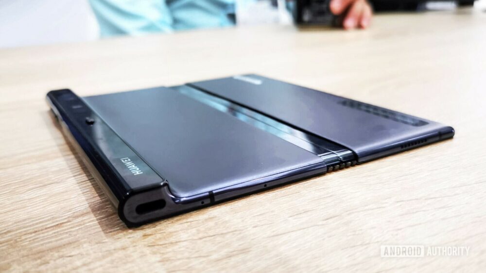 HUAWEI Mate X first look: 5G flexibility in a foldable form factor