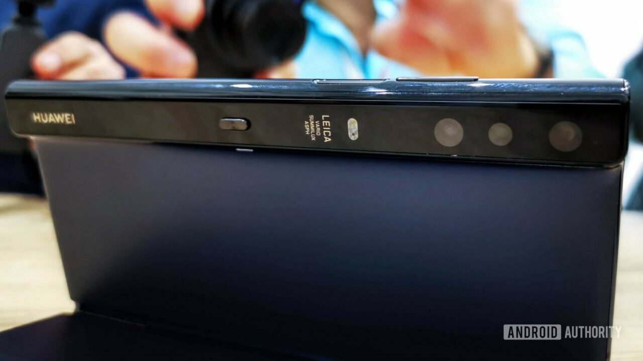HUAWEI Mate X first look: 5G flexibility in a foldable form factor