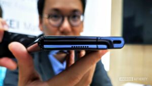 HUAWEI Mate X first look: 5G flexibility in a foldable form factor