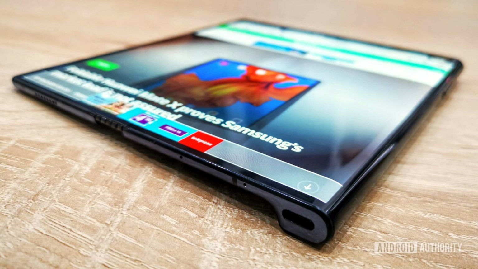 HUAWEI Mate X first look: 5G flexibility in a foldable form factor