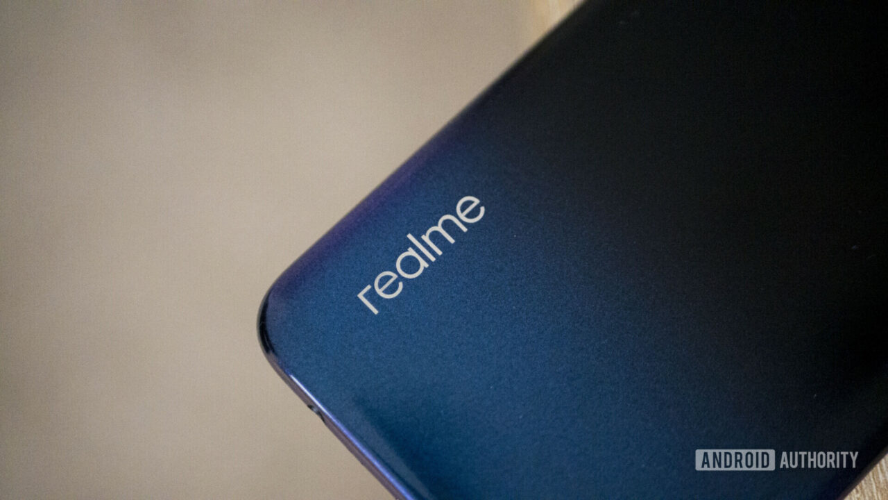 realme 3 is a $150 budget smartphone with an interesting gradient ...