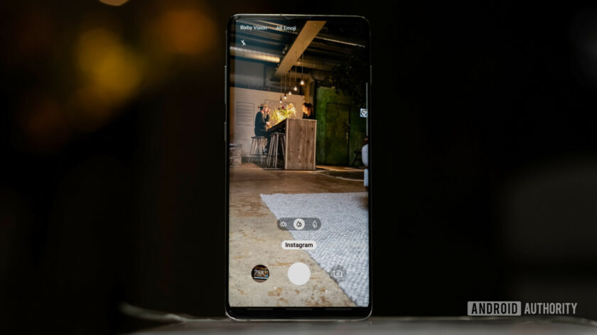 HUAWEI P30 Pro vs Samsung Galaxy S10 Plus: Shots fired