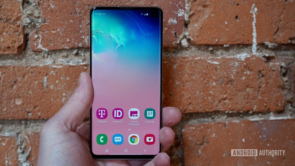 Samsung Galaxy S10 review: Finding the middle ground is hard