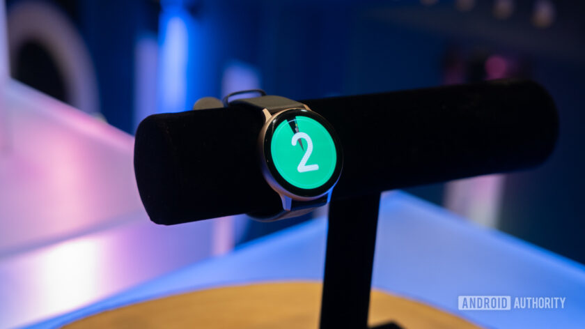 Samsung Galaxy Watch Active 2 features LTE and a touch-enabled bezel