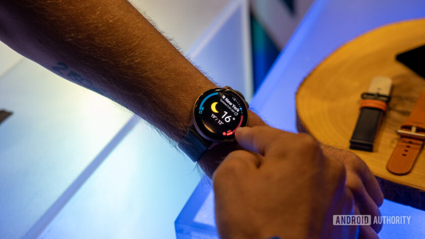 Samsung Galaxy Watch Active 2 features LTE and a touch-enabled bezel