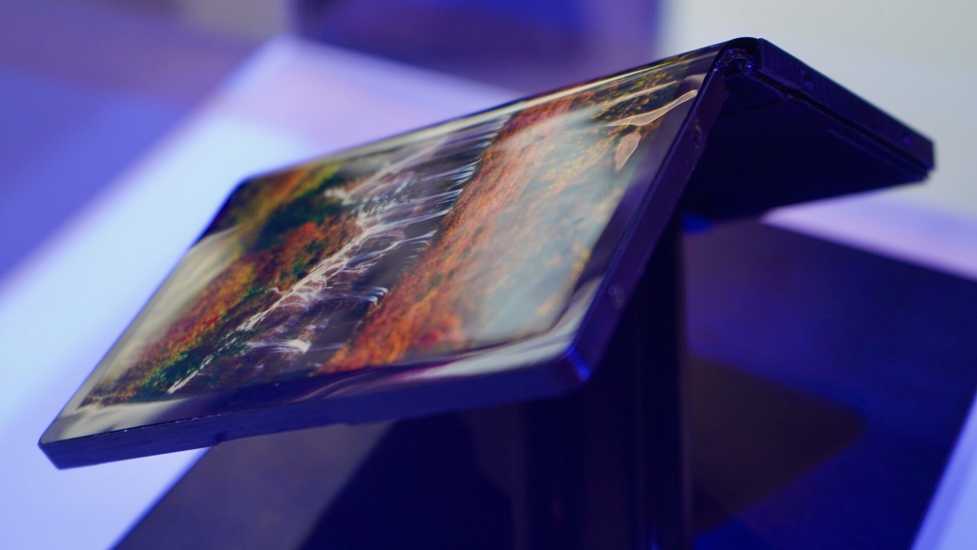 Microsoft foldable design idea could be game-changer - Android Authority