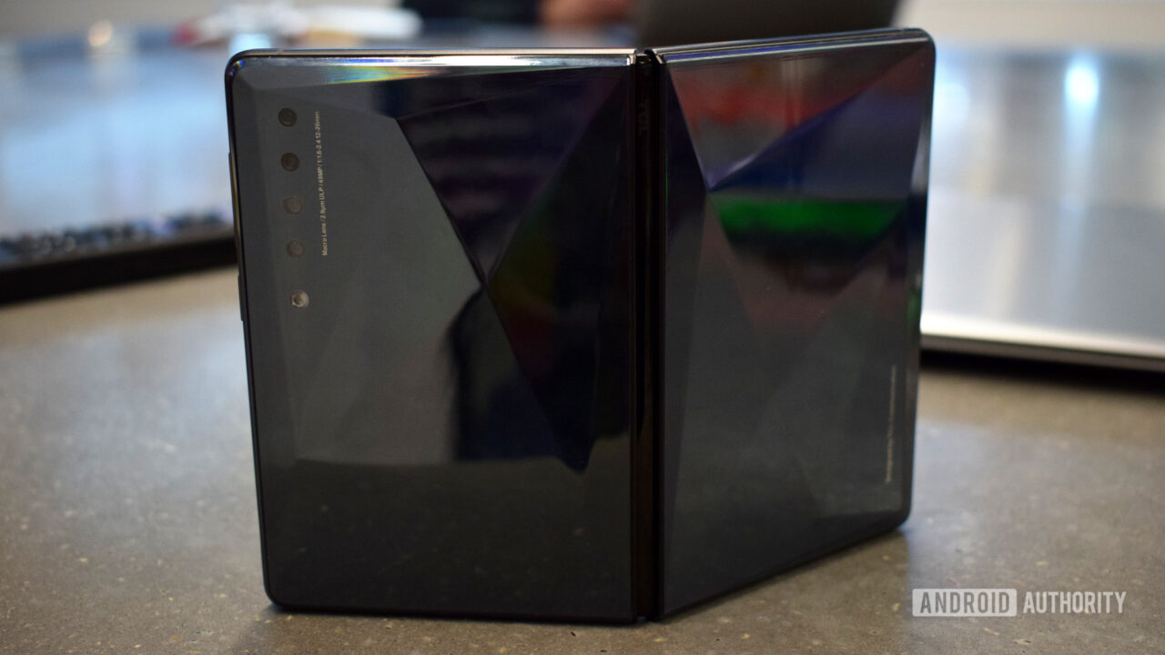 Foldable phones and the return of the clamshell - Android Authority