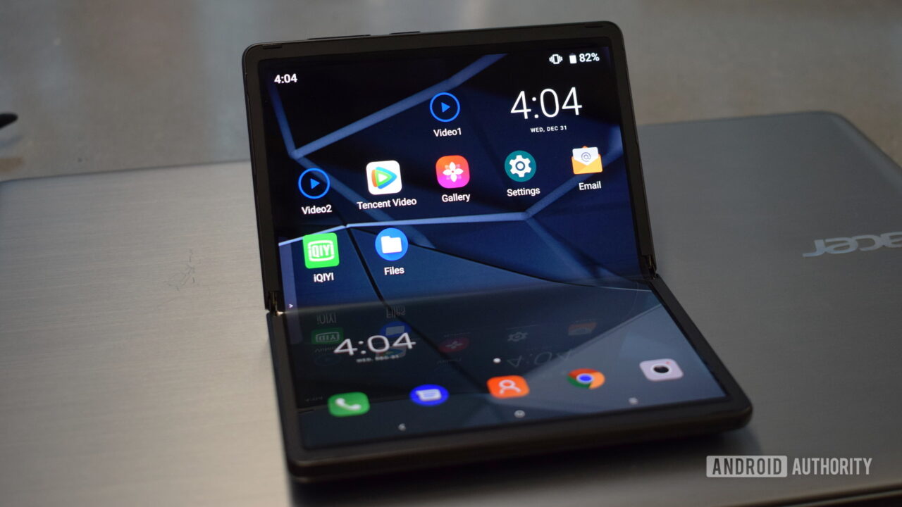 Foldable phones and the return of the clamshell - Android Authority