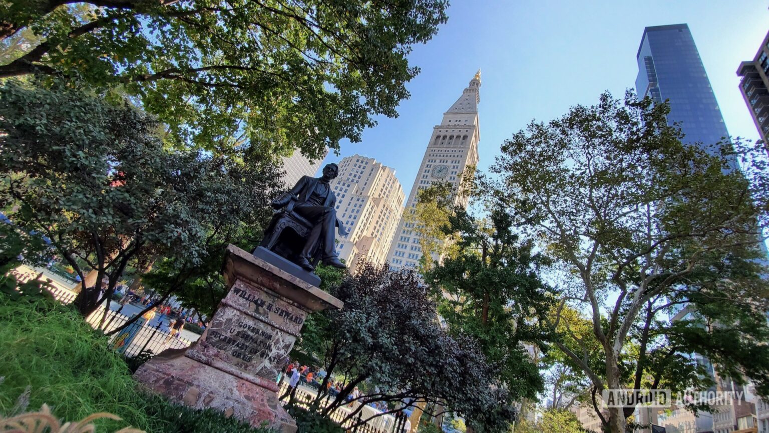Wide-angle vs telephoto smartphone camera: Choosing not to choose