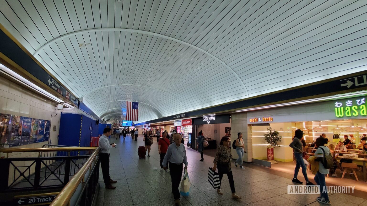 Wide-angle vs telephoto smartphone camera: Choosing not to choose