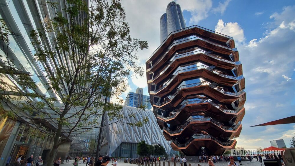 Wide-angle vs telephoto smartphone camera: Choosing not to choose