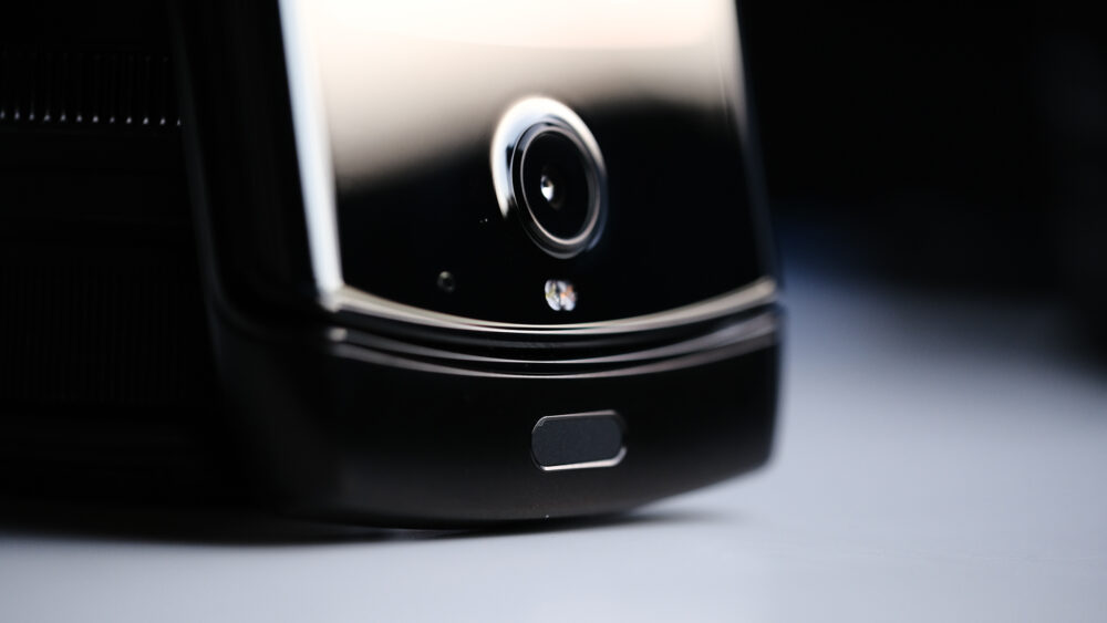 The Motorola Razr doesn't have a SIM tray and that's a big deal ...