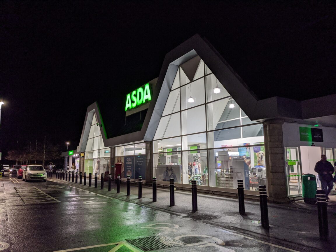 Compact camera vs smartphone shootout: It's not even close