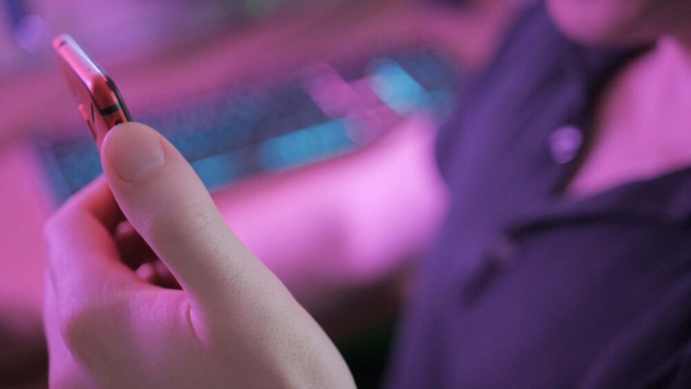 Cell phone radiation: Does it increase cancer risk? - Android Authority