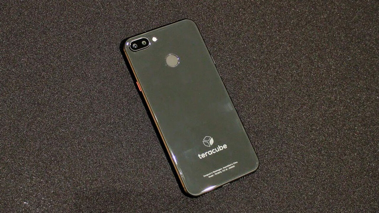 This crowdfunded phone offers four year warranty, flat repair rates