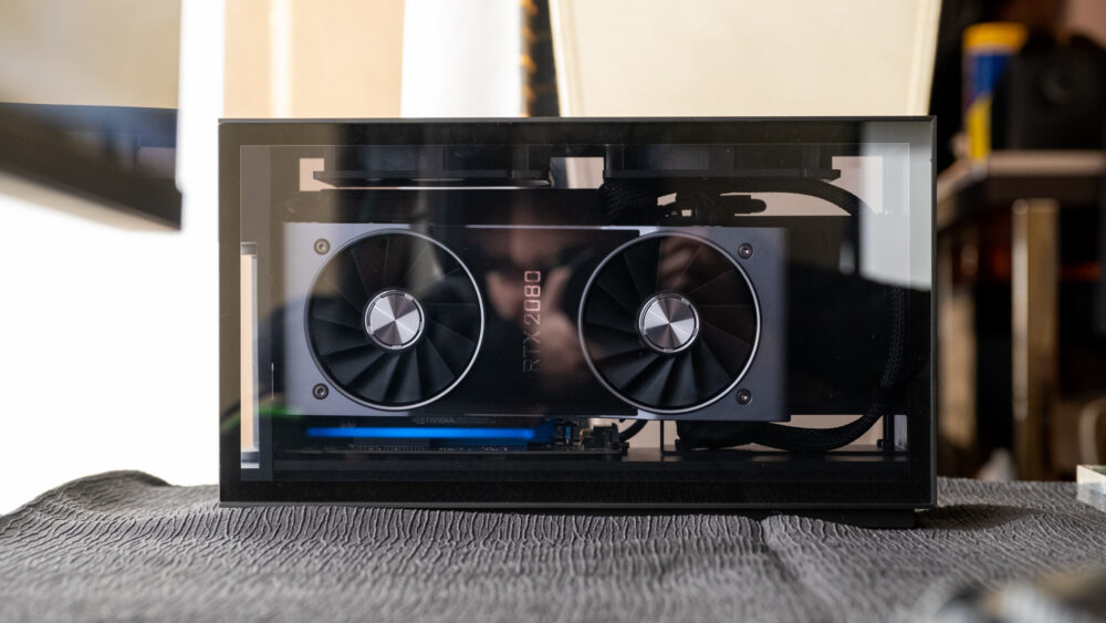 Razer shows off gaming desktop and new mobile controller - Android ...