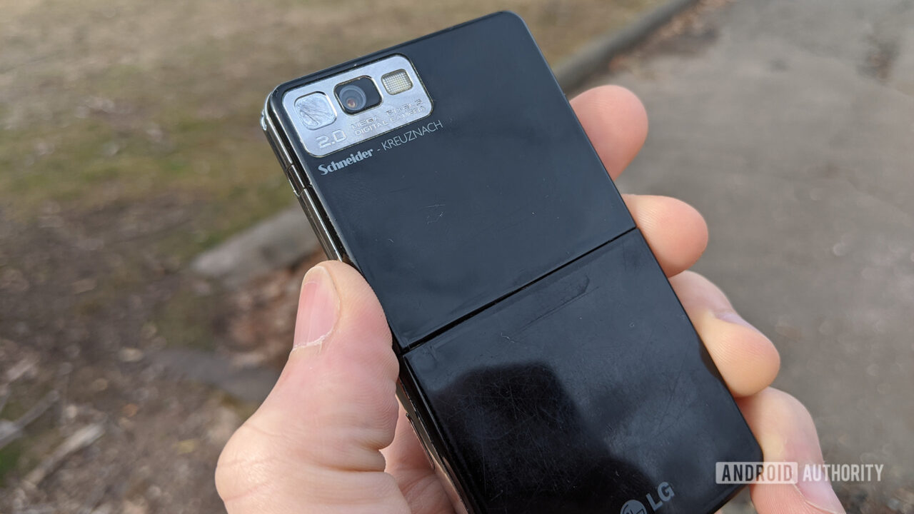 The 2006 LG Prada was the first capacitive touchscreen phone