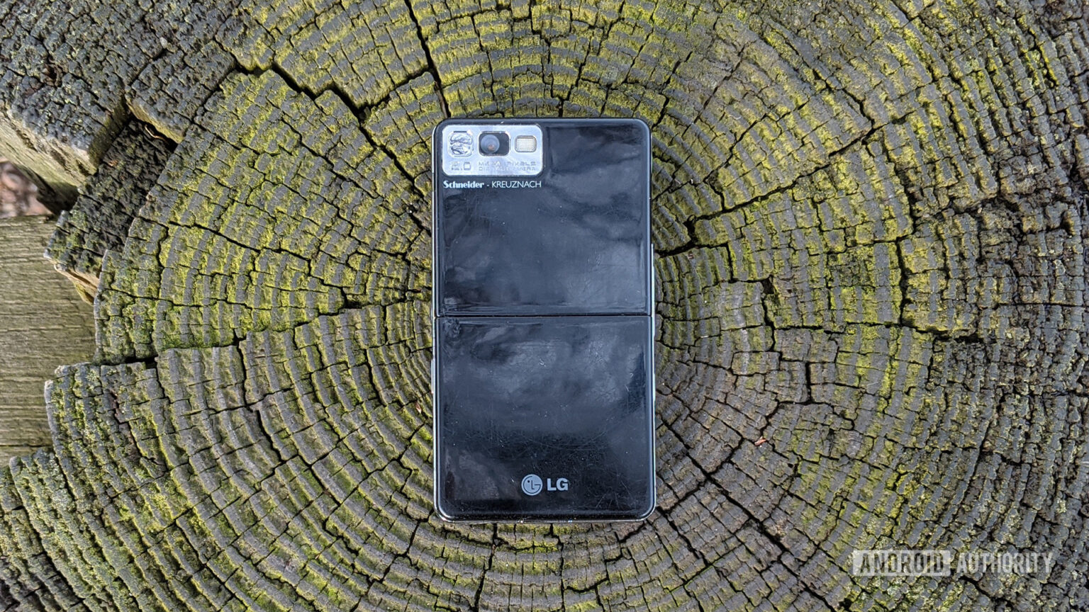 The 2006 LG Prada was the first capacitive touchscreen phone