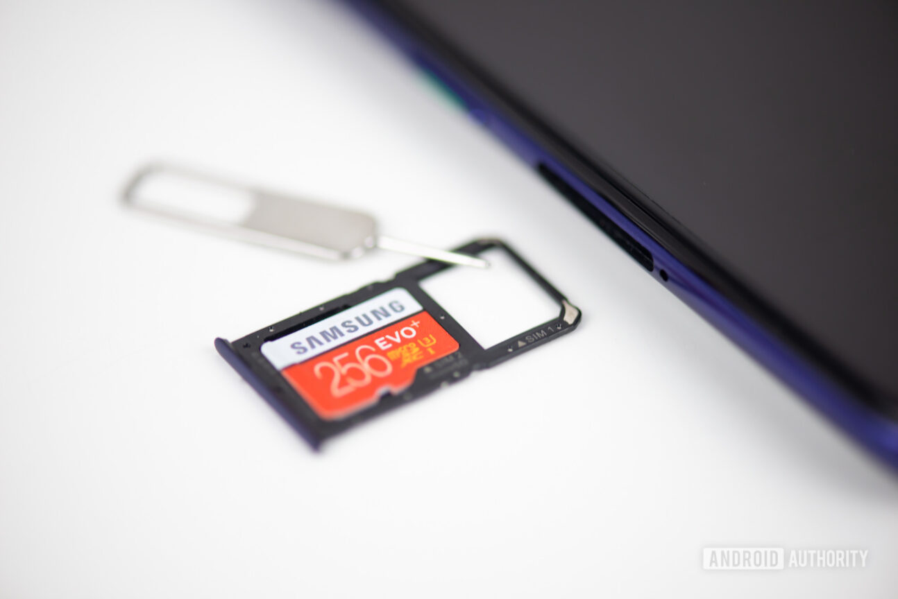 Does the Samsung Galaxy S23 series have a microSD card slot?