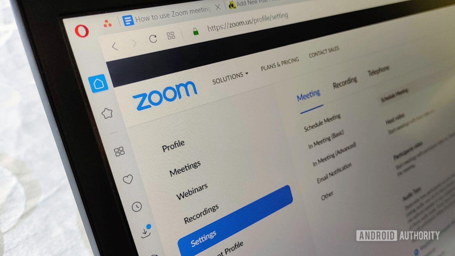 Singapore bans teachers from using Zoom - Android Authority