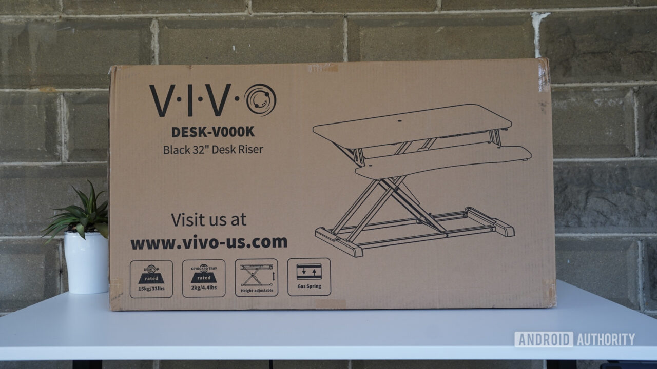 vivo V000K standing desk review: A flexible, piston-driven option