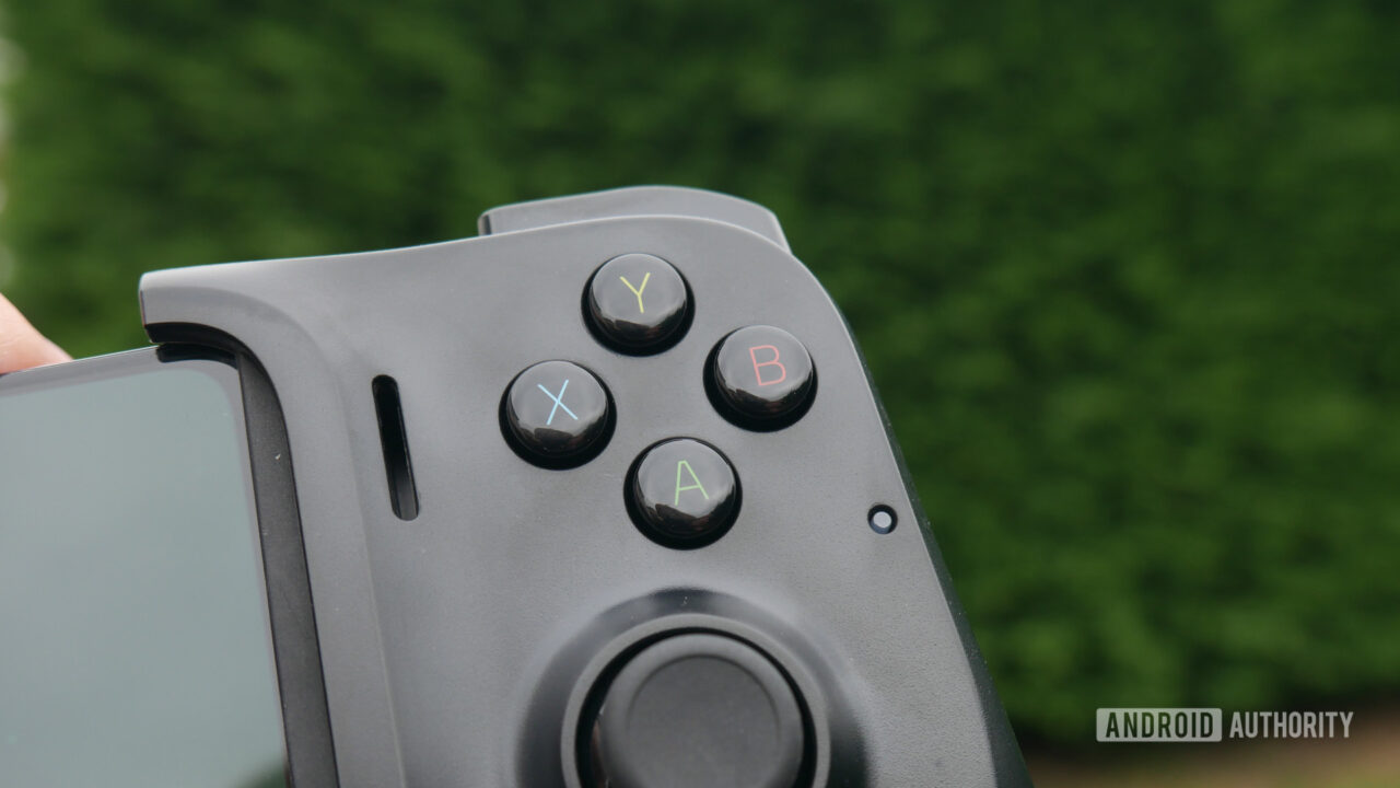 Razer Kishi Xbox edition: The best way to play Xbox games on your phone