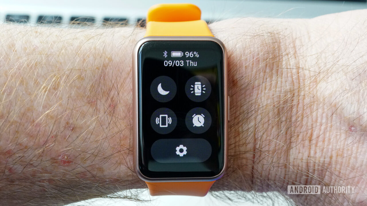 HUAWEI Watch Fit review: The skinny Apple Watch