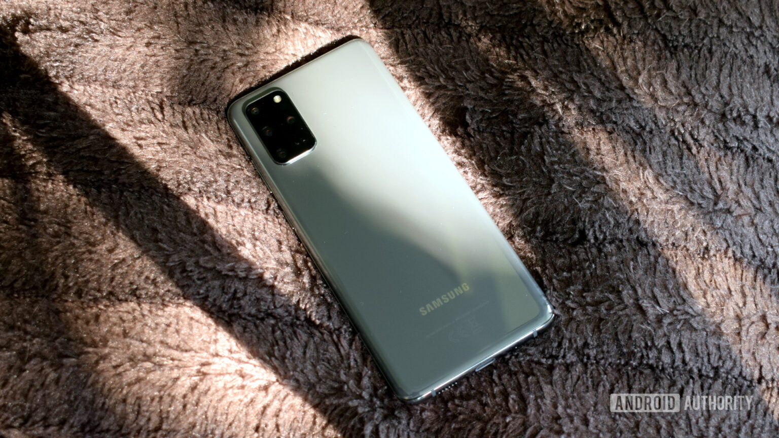Here's what the Galaxy S21's design looks like in real life